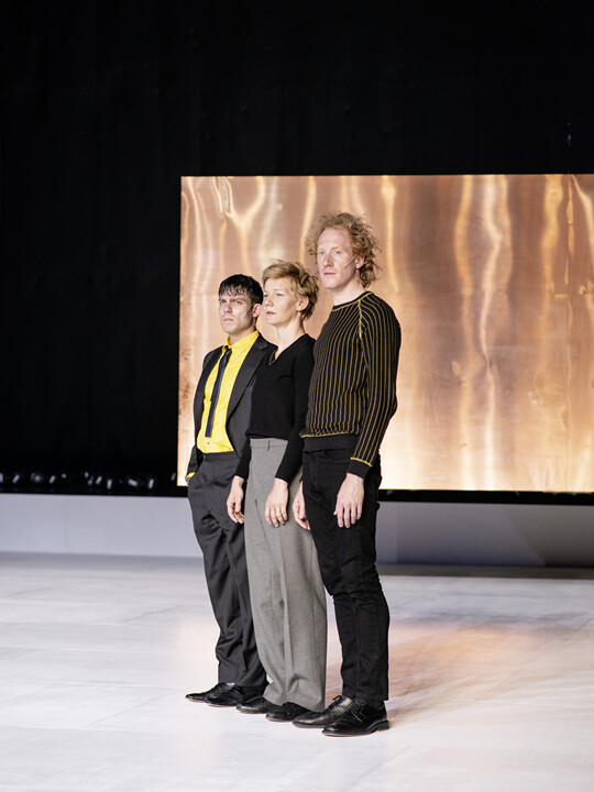 Hamlet, by William Shakespeare with excerpts from "Die Hamletmaschine ...