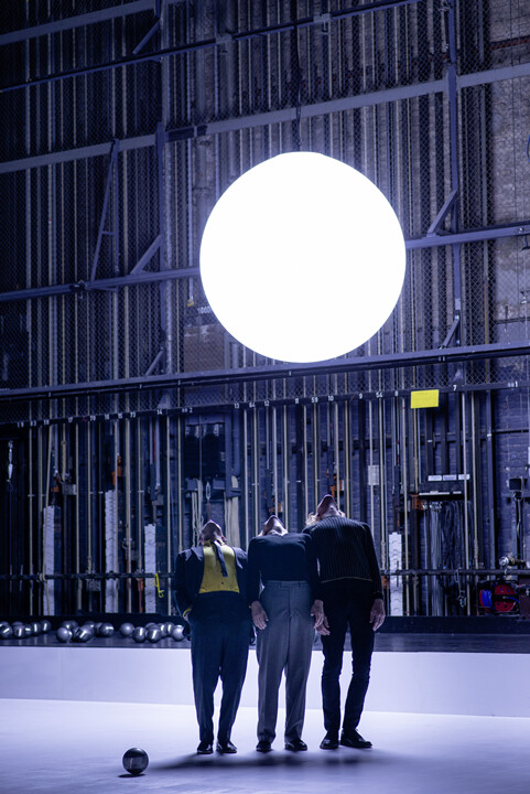 Hamlet, by William Shakespeare with excerpts from "Die Hamletmaschine ...