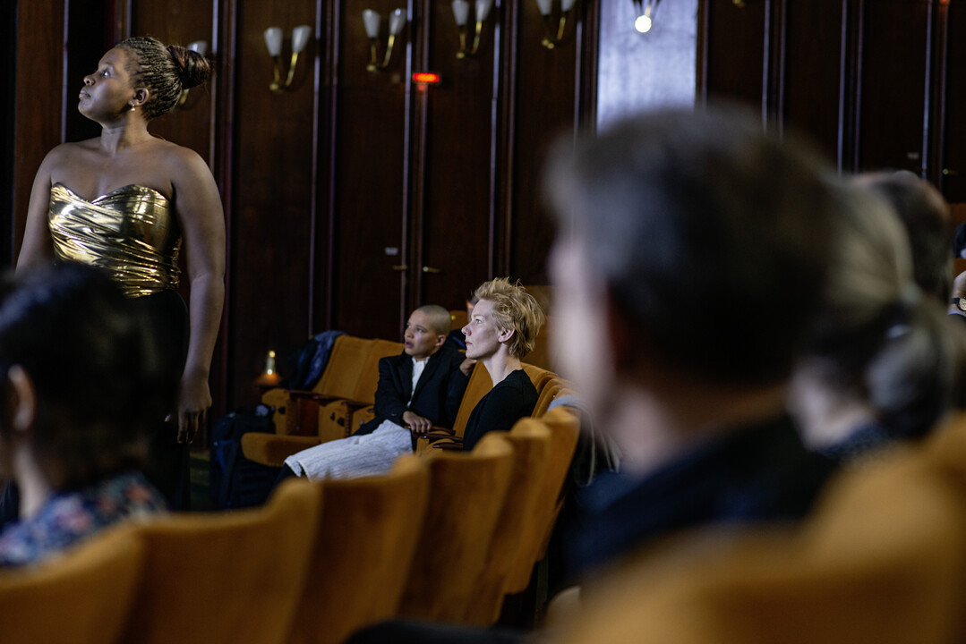 Hamlet, by William Shakespeare with excerpts from "Die Hamletmaschine ...