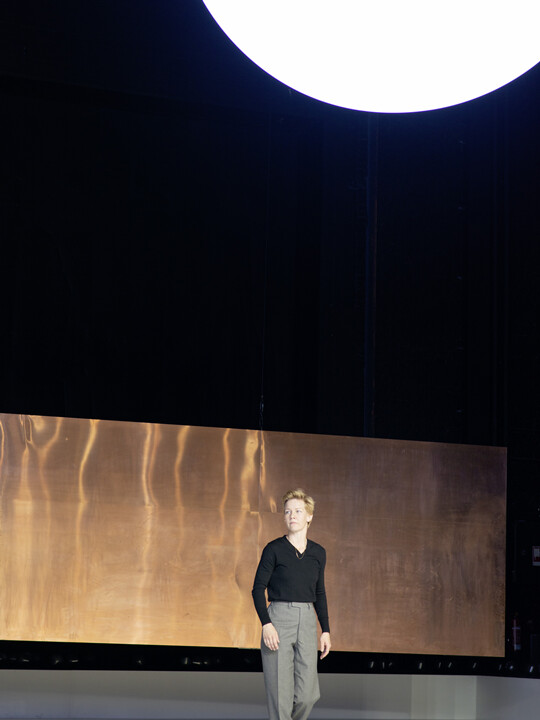 Hamlet, by William Shakespeare with excerpts from "Die Hamletmaschine ...